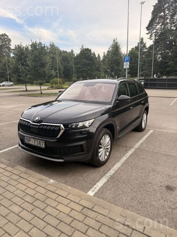 Melns Skoda Kodiaq 2023 Ogre, ar dzinēja tilpumu 1.50 L un nobraukumu 85 tūkst. km par 27590 €, foto 1 vietnē AUTOMOTO.COM.LV