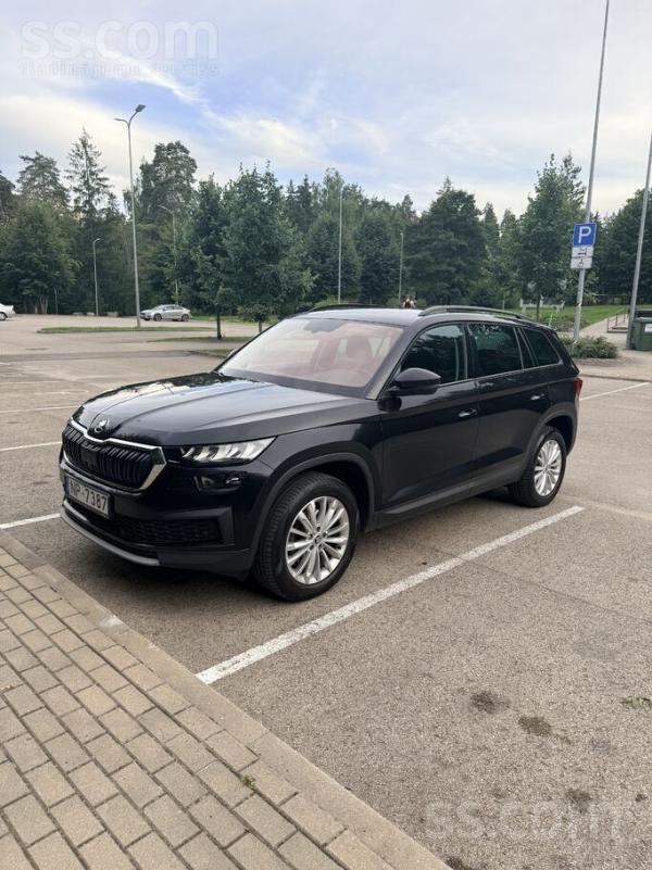 Melns Skoda Kodiaq 2023 Ogre, ar dzinēja tilpumu 1.50 L un nobraukumu 85 tūkst. km par 27590 €, foto 9 vietnē AUTOMOTO.COM.LV