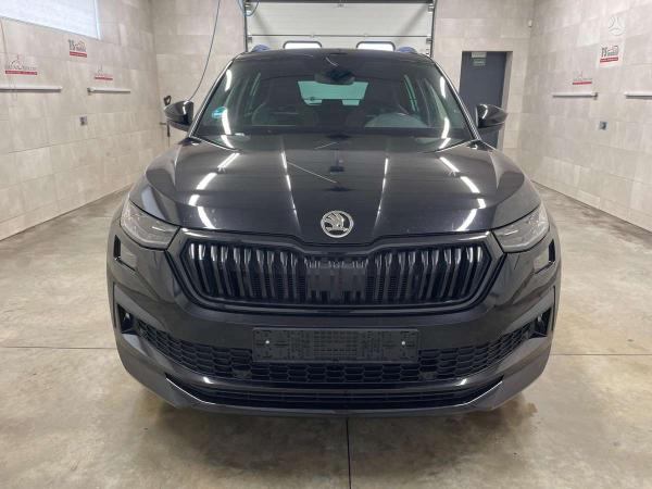 Melns Skoda Kodiaq 2023 Marijampole, ar dzinēja tilpumu 1.50 L un nobraukumu 200 tūkst. km par 23474 €, foto 2 vietnē AUTOMOTO.COM.LV