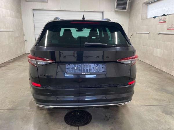 Melns Skoda Kodiaq 2023 Marijampole, ar dzinēja tilpumu 1.50 L un nobraukumu 200 tūkst. km par 23474 €, foto 5 vietnē AUTOMOTO.COM.LV