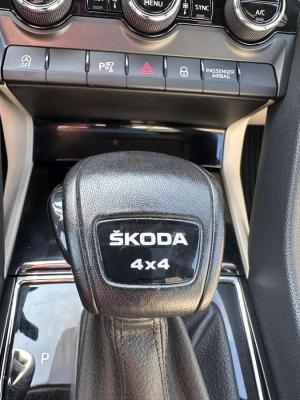 Black Skoda Kodiaq 2023 in Vilnius, with an engine capacity of 1.97 L and mileage of 144 thousand km for 29300 €, photo 43 on AUTOMOTO.COM.LV