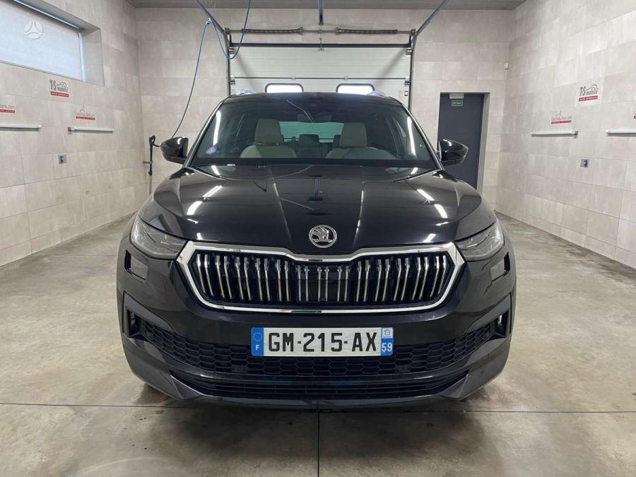 Melns Skoda Kodiaq 2023 Marijampole, ar dzinēja tilpumu 1.50 L un nobraukumu 60 tūkst. km par 33868 €, foto 3 vietnē AUTOMOTO.COM.LV