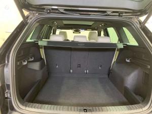 Melns Skoda Kodiaq 2023 Marijampole, ar dzinēja tilpumu 1.50 L un nobraukumu 60 tūkst. km par 33868 €, foto 24 vietnē AUTOMOTO.COM.LV