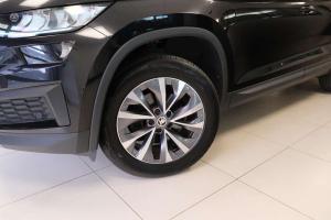 Black Skoda Kodiaq 2023 in Vilnius, with an engine capacity of 1.97 L and mileage of 172 thousand km for 23100 €, photo 9 on AUTOMOTO.COM.LV