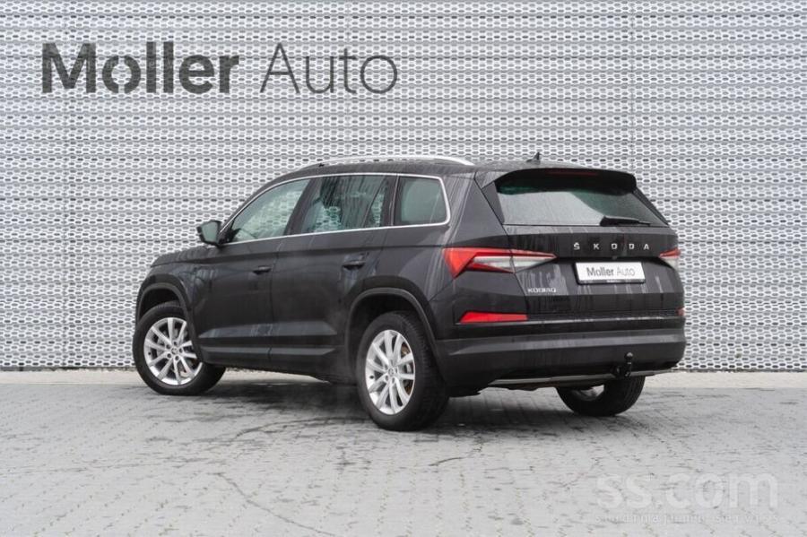 Black Skoda Kodiaq 2023 in Riga, with an engine capacity of 1.50 L and mileage of 125 thousand km for 28650 €, photo 4 on AUTOMOTO.COM.LV