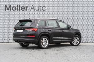 Black Skoda Kodiaq 2023 in Riga, with an engine capacity of 1.50 L and mileage of 125 thousand km for 28650 €, photo 5 on AUTOMOTO.COM.LV