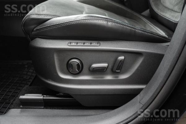 Skoda Kodiaq 2023 in Riga on AUTOMOTO.COM.LV Black Skoda Kodiaq 2023 in Riga, with an engine capacity of 1.50 L and mileage of 125 thousand km for 28650 €, photo 8 on AUTOMOTO.COM.LV