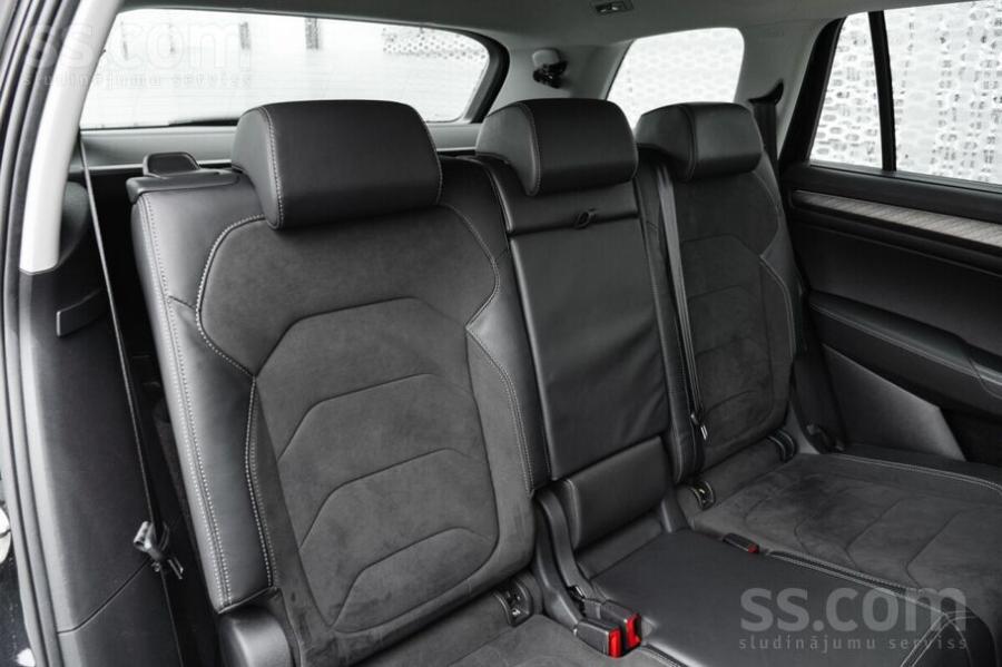 Black Skoda Kodiaq 2023 in Riga, with an engine capacity of 1.50 L and mileage of 125 thousand km for 28650 €, photo 28 on AUTOMOTO.COM.LV