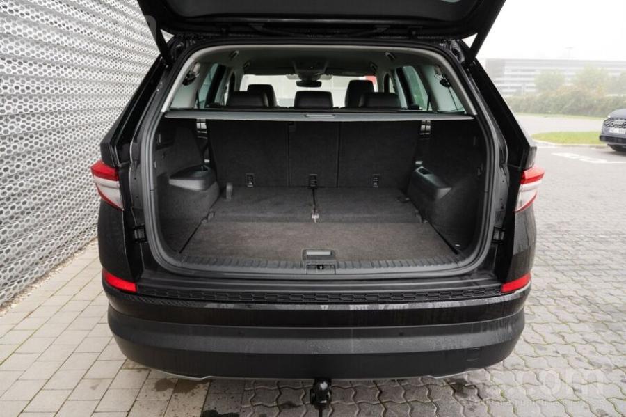 Black Skoda Kodiaq 2023 in Riga, with an engine capacity of 1.50 L and mileage of 125 thousand km for 28650 €, photo 31 on AUTOMOTO.COM.LV