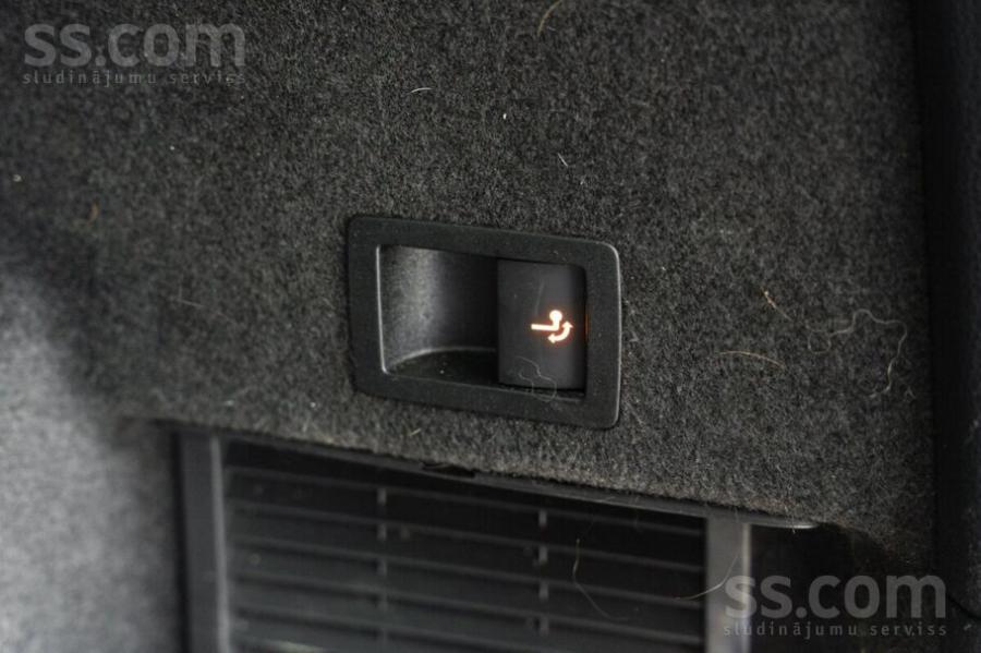 Black Skoda Kodiaq 2023 in Riga, with an engine capacity of 1.50 L and mileage of 125 thousand km for 28650 €, photo 32 on AUTOMOTO.COM.LV