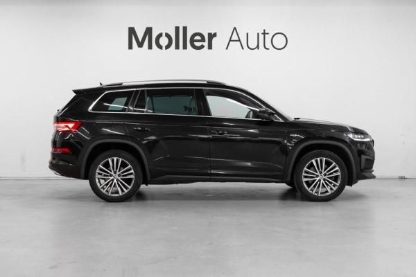 Шкода Kodiaq 2023 в Вильнюс на AUTOMOTO.COM.LV Черный Шкода Kodiaq 2023 в Вильнюс, объемом двигателя 2.00 л и пробегом 77 тыс. км за 35900 €, фото 5 на AUTOMOTO.COM.LV