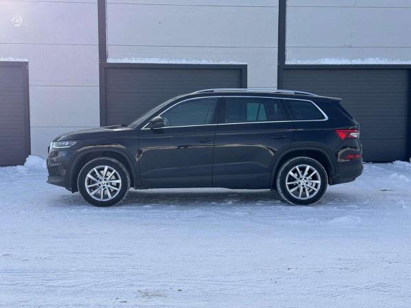 Черный Шкода Kodiaq 2024 в Вильнюс, объемом двигателя 1.98 л и пробегом 73 тыс. км за 33500 €, фото 5 на AUTOMOTO.COM.LV