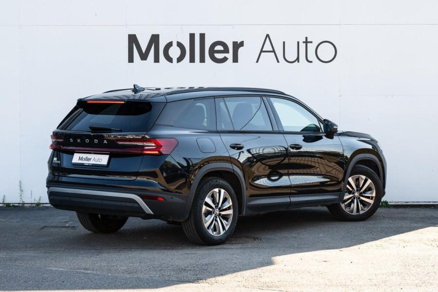 Black Skoda Kodiaq 2024 in Riga, with an engine capacity of 1.50 L and mileage of 39 thousand km for 33500 €, photo 5 on AUTOMOTO.COM.LV