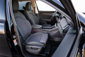 Black Skoda Kodiaq 2024 in Riga, with an engine capacity of 1.50 L and mileage of 39 thousand km for 33500 €, photo 7 on AUTOMOTO.COM.LV