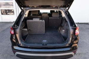 Black Skoda Kodiaq 2024 in Riga, with an engine capacity of 1.50 L and mileage of 39 thousand km for 33500 €, photo 9 on AUTOMOTO.COM.LV