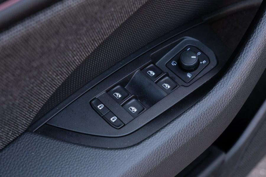 Black Skoda Kodiaq 2024 in Riga, with an engine capacity of 1.50 L and mileage of 39 thousand km for 33500 €, photo 13 on AUTOMOTO.COM.LV