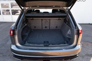 Black Skoda Kodiaq 2024 in Riga, with an engine capacity of 1.50 L and mileage of 39 thousand km for 33500 €, photo 36 on AUTOMOTO.COM.LV