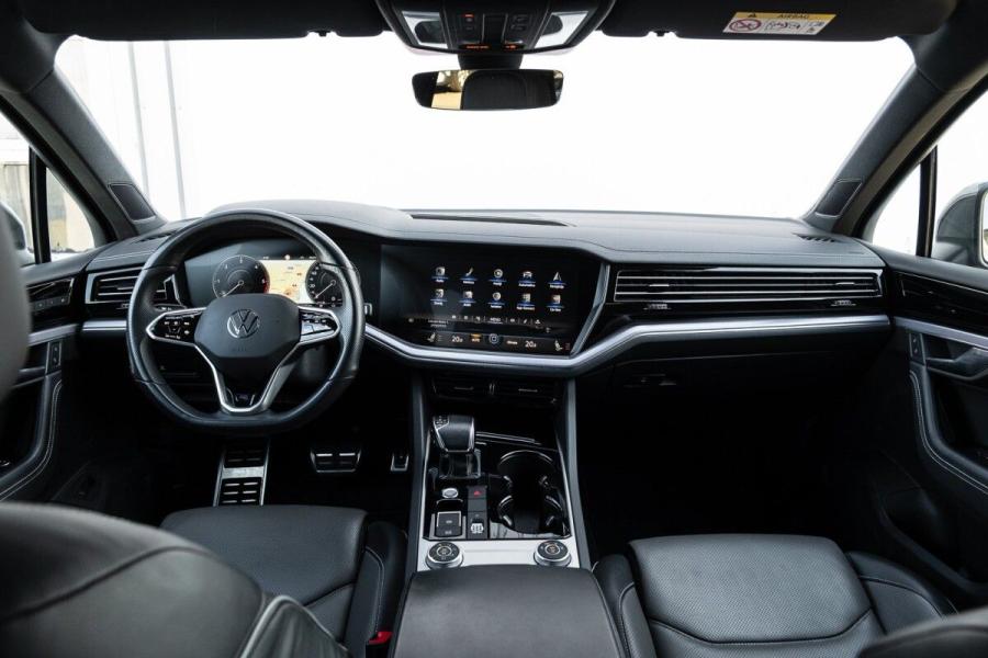 Black Skoda Kodiaq 2024 in Riga, with an engine capacity of 1.50 L and mileage of 39 thousand km for 33500 €, photo 38 on AUTOMOTO.COM.LV