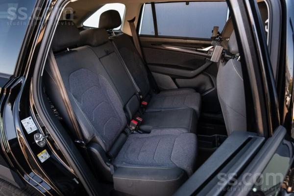 Black Skoda Kodiaq 2024 in Riga, with an engine capacity of 1.50 L and mileage of 39 thousand km for 33500 €, photo 7 on AUTOMOTO.COM.LV