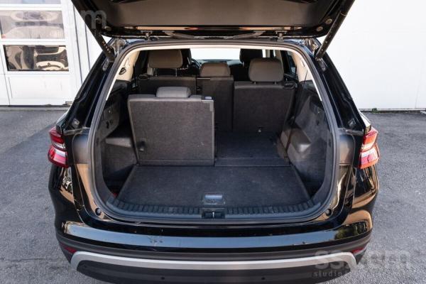 Black Skoda Kodiaq 2024 in Riga, with an engine capacity of 1.50 L and mileage of 39 thousand km for 33500 €, photo 8 on AUTOMOTO.COM.LV