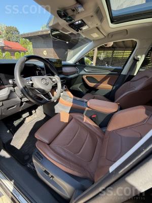 Black Skoda Kodiaq 2024 in Riga, with an engine capacity of 2.00 L and mileage of 50 thousand km for 38600 €, photo 3 on AUTOMOTO.COM.LV