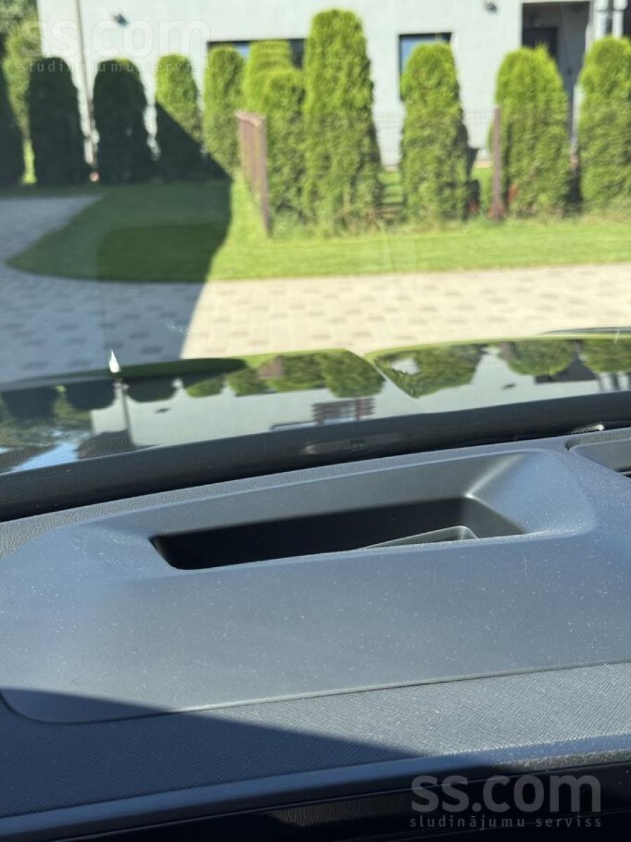 Black Skoda Kodiaq 2024 in Riga, with an engine capacity of 2.00 L and mileage of 50 thousand km for 38600 €, photo 7 on AUTOMOTO.COM.LV