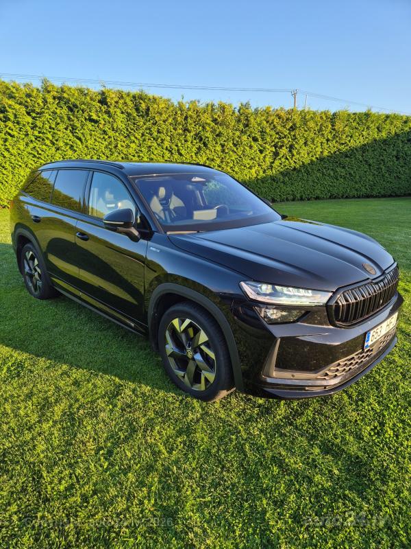 Skoda Kodiaq 2024 in Tallinn on AUTOMOTO.COM.LV Black Skoda Kodiaq 2024 in Tallinn, with an engine capacity of 2.00 L and mileage of 38 thousand km for 47600 €, photo 3 on AUTOMOTO.COM.LV