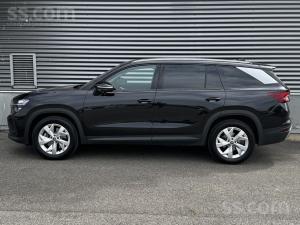Melns Skoda Kodiaq 2025 Rīga, ar dzinēja tilpumu 1.50 L un nobraukumu 23 tūkst. km par 34500 €, foto 3 vietnē AUTOMOTO.COM.LV