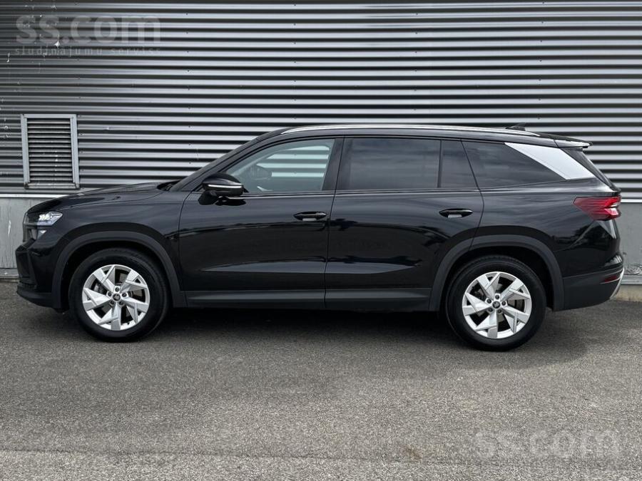 Melns Skoda Kodiaq 2025 Rīga, ar dzinēja tilpumu 1.50 L un nobraukumu 23 tūkst. km par 34500 €, foto 3 vietnē AUTOMOTO.COM.LV