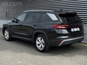 Melns Skoda Kodiaq 2025 Rīga, ar dzinēja tilpumu 1.50 L un nobraukumu 23 tūkst. km par 34500 €, foto 4 vietnē AUTOMOTO.COM.LV