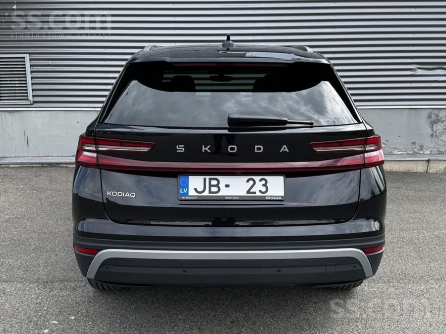 Melns Skoda Kodiaq 2025 Rīga, ar dzinēja tilpumu 1.50 L un nobraukumu 23 tūkst. km par 34500 €, foto 5 vietnē AUTOMOTO.COM.LV