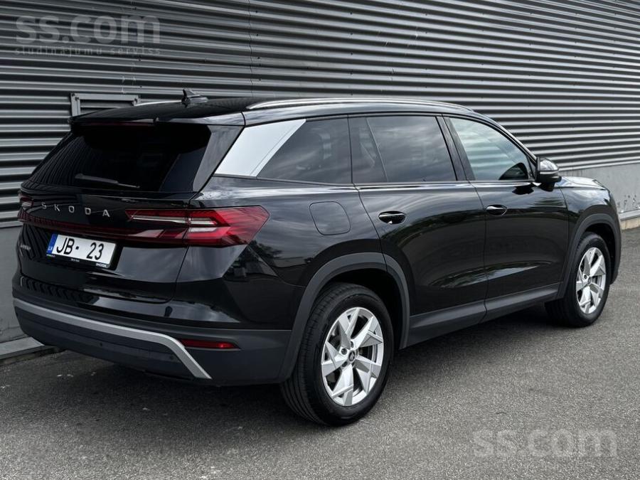 Melns Skoda Kodiaq 2025 Rīga, ar dzinēja tilpumu 1.50 L un nobraukumu 23 tūkst. km par 34500 €, foto 6 vietnē AUTOMOTO.COM.LV