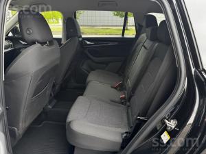 Melns Skoda Kodiaq 2025 Rīga, ar dzinēja tilpumu 1.50 L un nobraukumu 23 tūkst. km par 34500 €, foto 12 vietnē AUTOMOTO.COM.LV