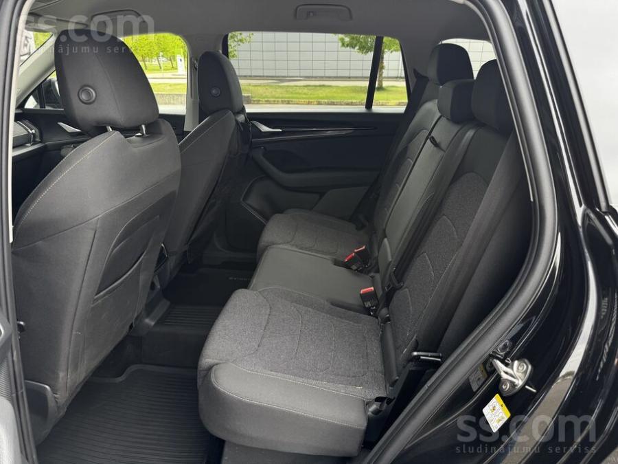 Melns Skoda Kodiaq 2025 Rīga, ar dzinēja tilpumu 1.50 L un nobraukumu 23 tūkst. km par 34500 €, foto 12 vietnē AUTOMOTO.COM.LV