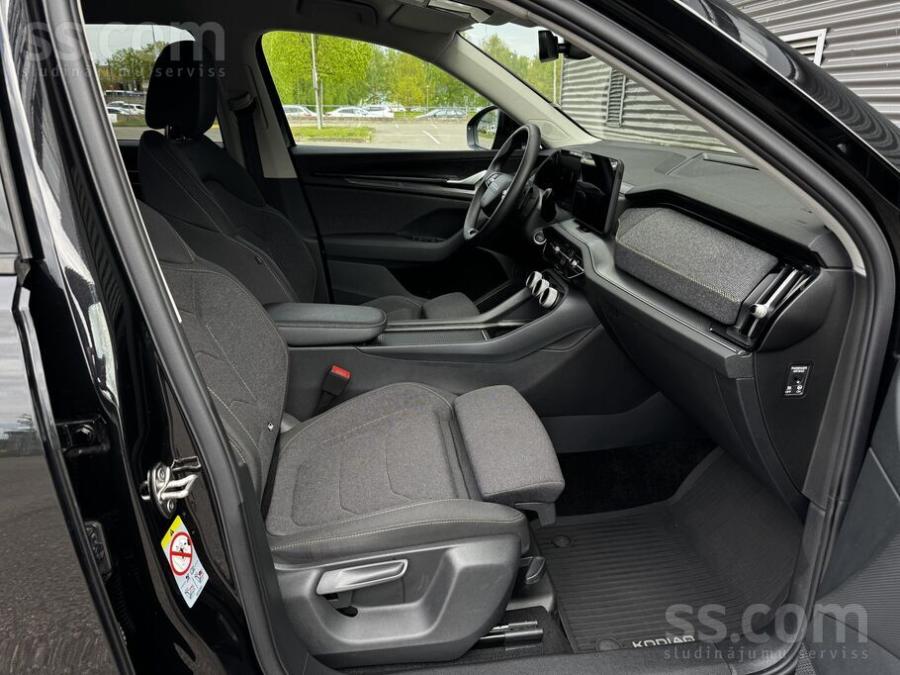 Melns Skoda Kodiaq 2025 Rīga, ar dzinēja tilpumu 1.50 L un nobraukumu 23 tūkst. km par 34500 €, foto 14 vietnē AUTOMOTO.COM.LV