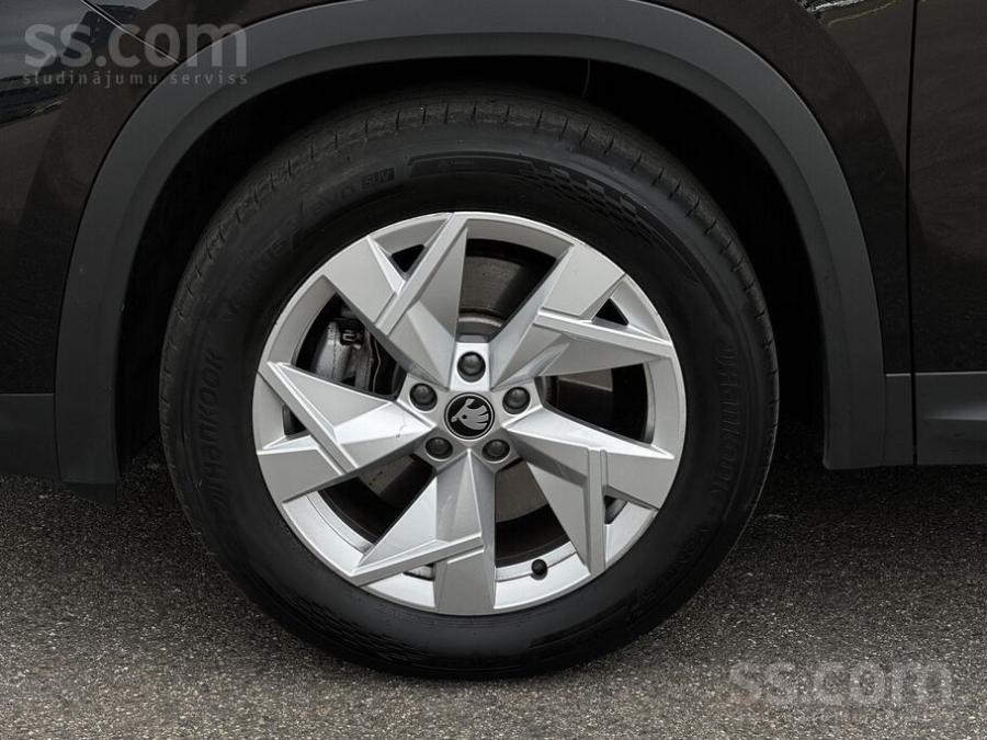 Melns Skoda Kodiaq 2025 Rīga, ar dzinēja tilpumu 1.50 L un nobraukumu 23 tūkst. km par 34500 €, foto 32 vietnē AUTOMOTO.COM.LV