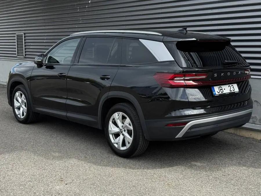 Черный Шкода Kodiaq 2025 в Рига, объемом двигателя 1.50 л и пробегом 23 тыс. км за 34900 €, фото 4 на AUTOMOTO.COM.LV