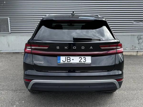 Черный Шкода Kodiaq 2025 в Рига, объемом двигателя 1.50 л и пробегом 23 тыс. км за 34900 €, фото 4 на AUTOMOTO.COM.LV