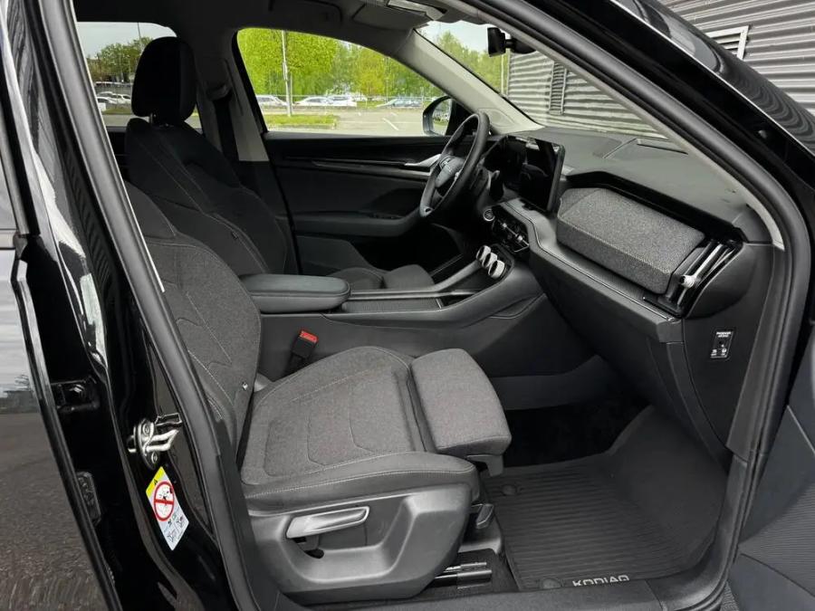 Черный Шкода Kodiaq 2025 в Рига, объемом двигателя 1.50 л и пробегом 23 тыс. км за 34900 €, фото 14 на AUTOMOTO.COM.LV