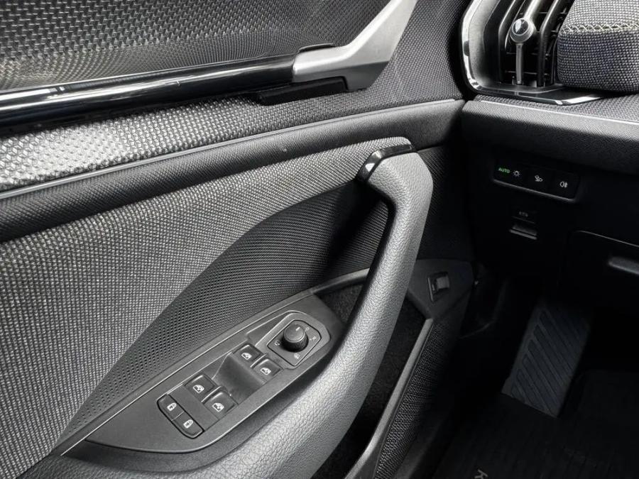 Черный Шкода Kodiaq 2025 в Рига, объемом двигателя 1.50 л и пробегом 23 тыс. км за 34900 €, фото 21 на AUTOMOTO.COM.LV