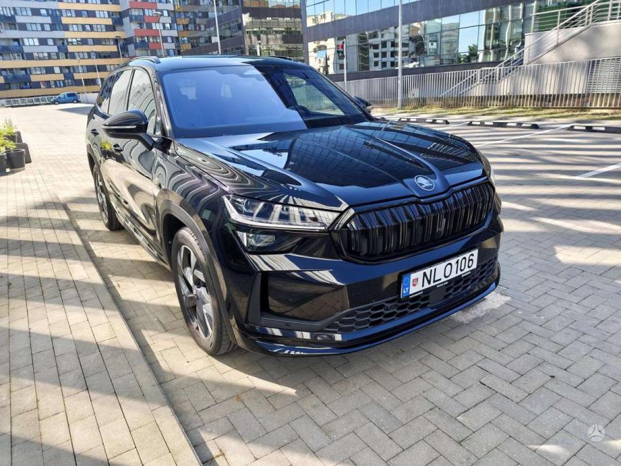 Melns Skoda Kodiaq 2025 Viļņa, ar dzinēja tilpumu 1.50 L un nobraukumu 5 tūkst. km par 37500 €, foto 1 vietnē AUTOMOTO.COM.LV