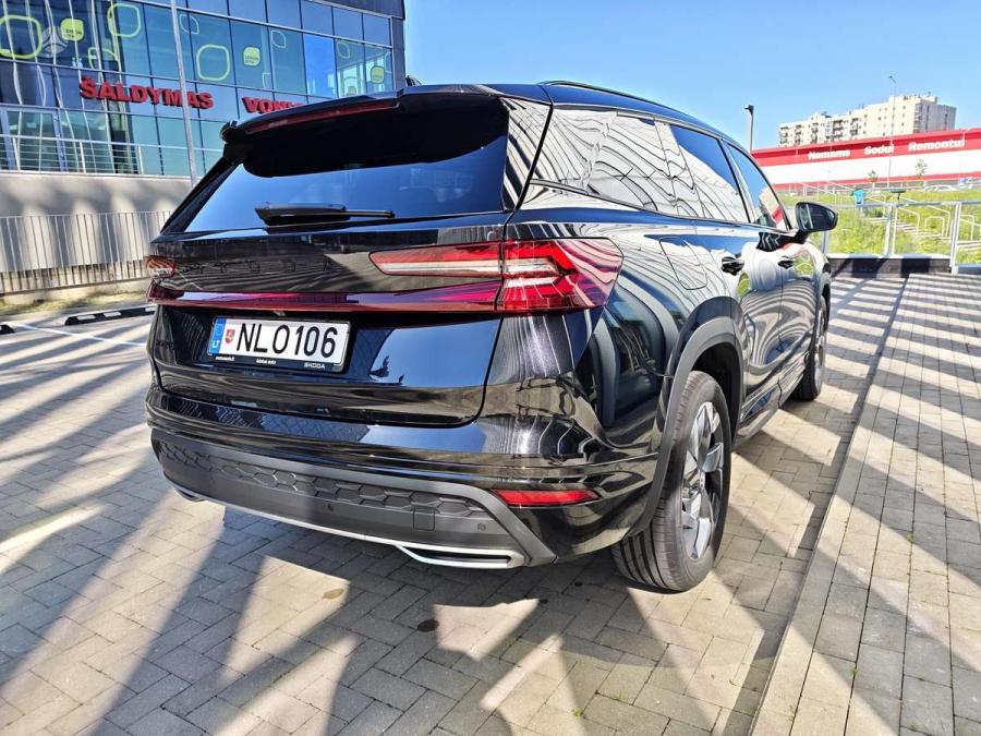 Melns Skoda Kodiaq 2025 Viļņa, ar dzinēja tilpumu 1.50 L un nobraukumu 5 tūkst. km par 37500 €, foto 3 vietnē AUTOMOTO.COM.LV