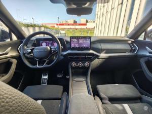 Melns Skoda Kodiaq 2025 Viļņa, ar dzinēja tilpumu 1.50 L un nobraukumu 5 tūkst. km par 37500 €, foto 8 vietnē AUTOMOTO.COM.LV