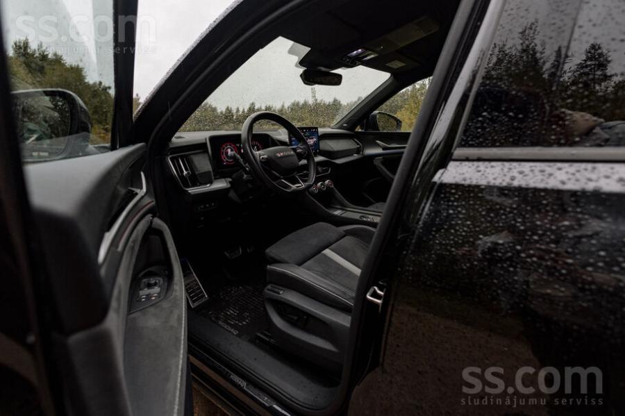 Black Skoda Kodiaq 2025 in Riga, with an engine capacity of 2.00 L and mileage of 84 thousand km for 34300 €, photo 23 on AUTOMOTO.COM.LV