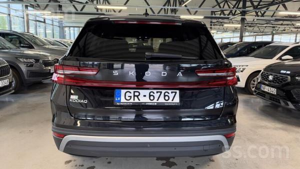 Melns Skoda Kodiaq 2025 Rīga, ar dzinēja tilpumu 1.50 L un nobraukumu 10 tūkst. km par 32900 €, foto 5 vietnē AUTOMOTO.COM.LV