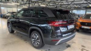 Melns Skoda Kodiaq 2025 Rīga, ar dzinēja tilpumu 1.50 L un nobraukumu 10 tūkst. km par 32900 €, foto 3 vietnē AUTOMOTO.COM.LV
