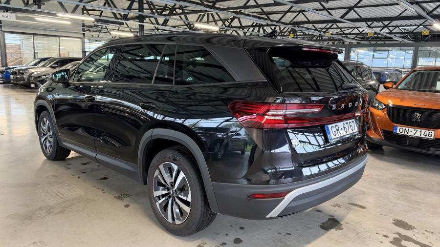 Melns Skoda Kodiaq 2025 Rīga, ar dzinēja tilpumu 1.50 L un nobraukumu 10 tūkst. km par 32900 €, foto 3 vietnē AUTOMOTO.COM.LV
