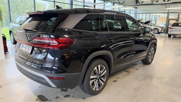 Melns Skoda Kodiaq 2025 Rīga, ar dzinēja tilpumu 1.50 L un nobraukumu 10 tūkst. km par 32900 €, foto 5 vietnē AUTOMOTO.COM.LV