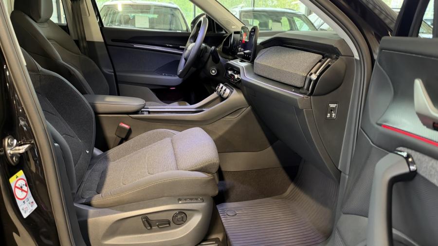 Melns Skoda Kodiaq 2025 Rīga, ar dzinēja tilpumu 1.50 L un nobraukumu 10 tūkst. km par 32900 €, foto 18 vietnē AUTOMOTO.COM.LV