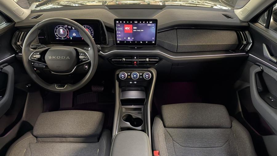 Melns Skoda Kodiaq 2025 Rīga, ar dzinēja tilpumu 1.50 L un nobraukumu 10 tūkst. km par 32900 €, foto 19 vietnē AUTOMOTO.COM.LV